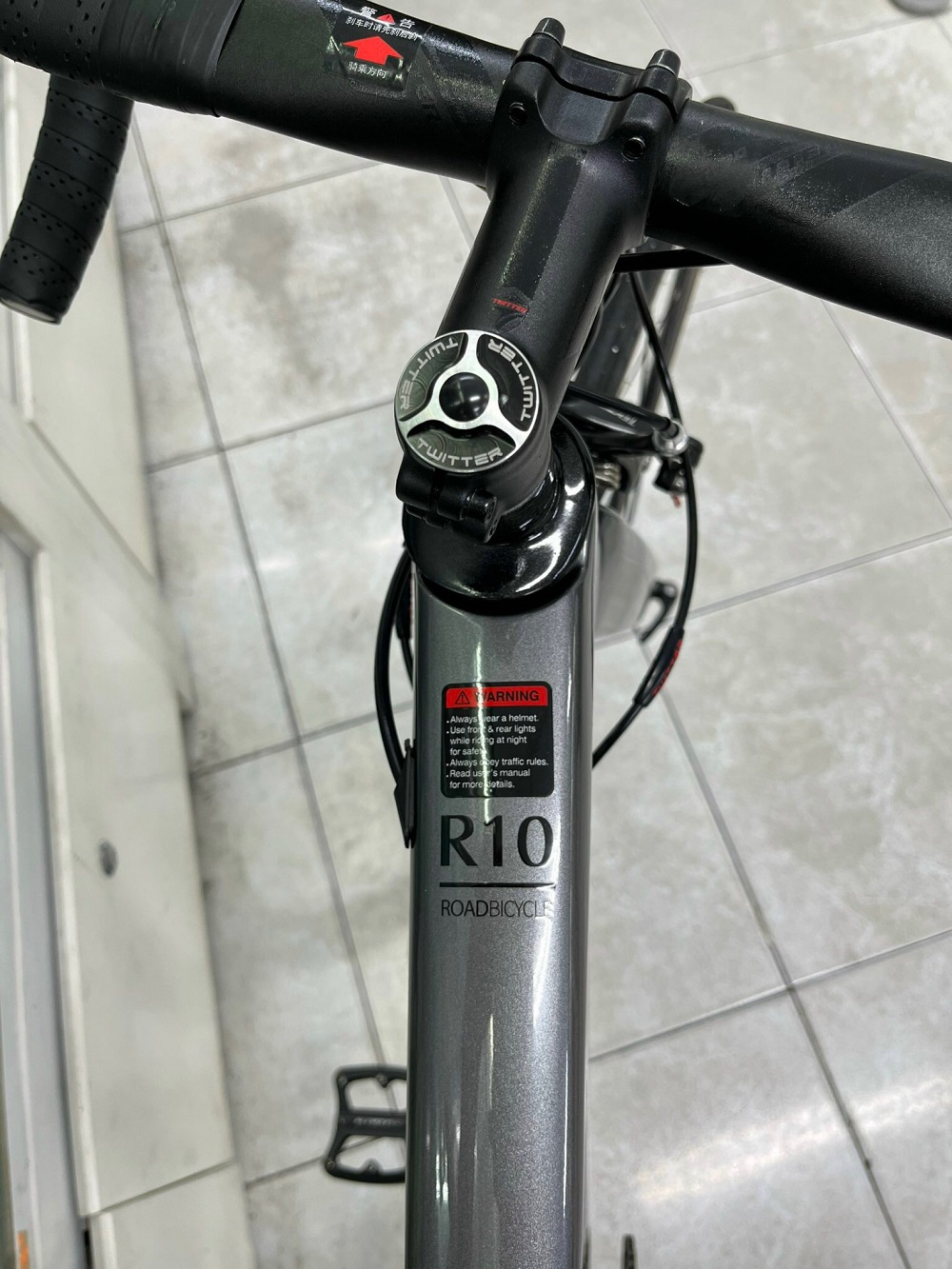 Xe đạp twitter R10 carbon group sora - Xe đạp lướt